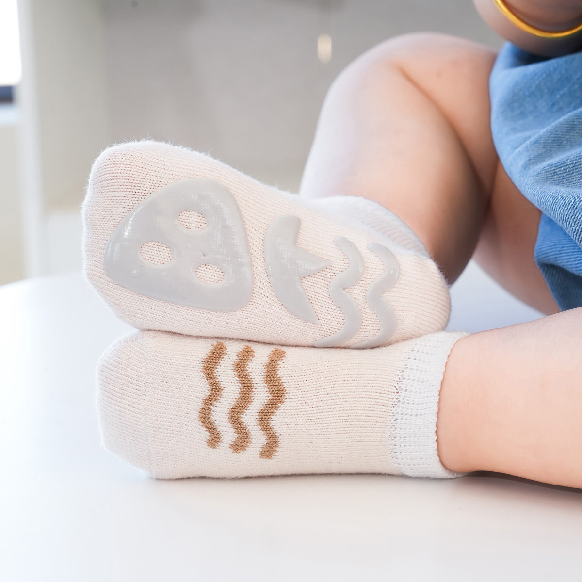 How can I help my baby learn to sit up on their own? – LittleYogaSocks